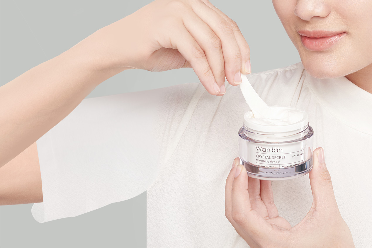 Crystal Secret Refreshing Day Gel | Wardah Indonesia